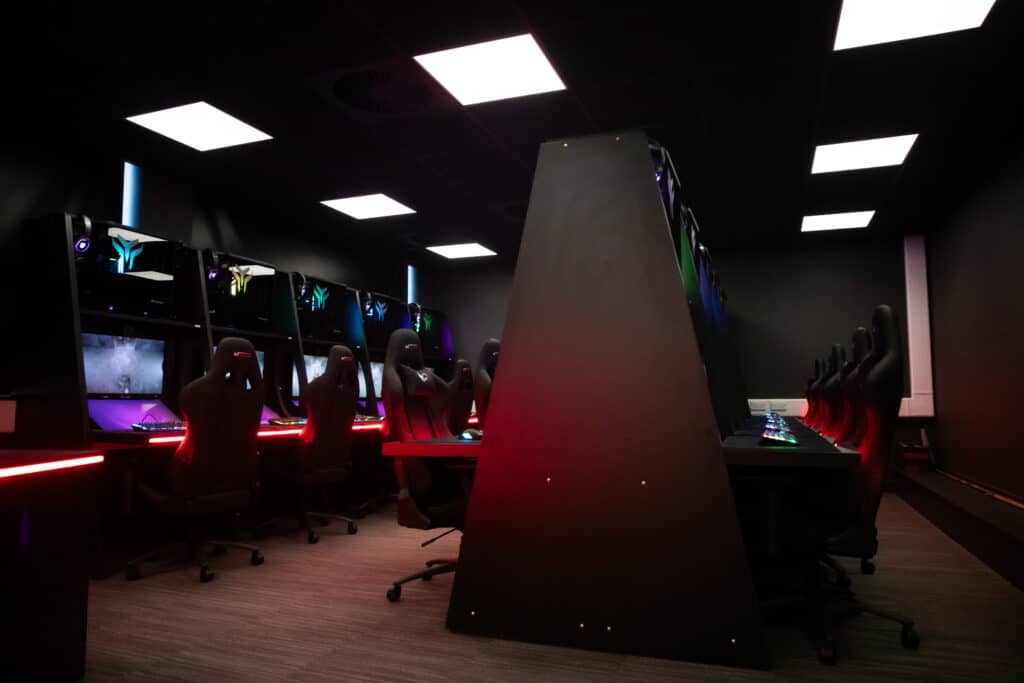 State-of-the-art Esports Lab Opens Its Doors For Salford Students ...